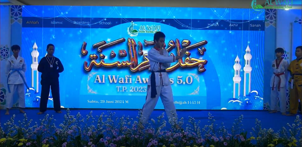 Pertunjukan Bela Diri Santri Al Wafi Islamic Boarding School, dari ...